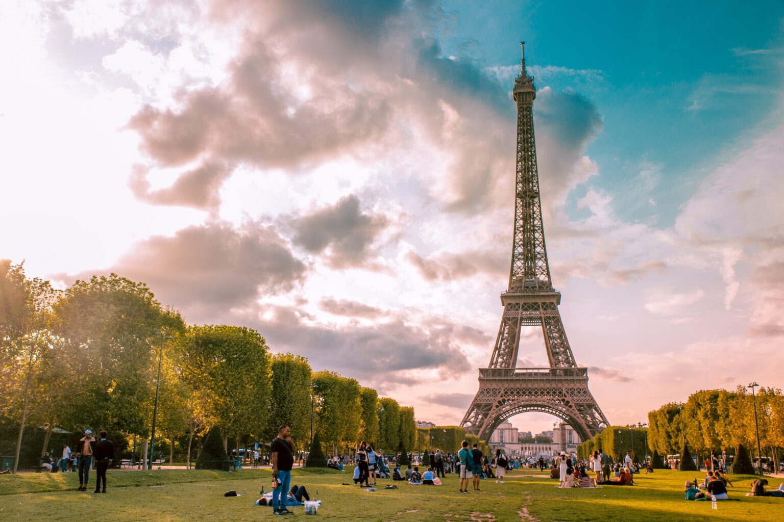 Parigi vs Roma: quale città iconica è giusta per viaggiare? | Visitare